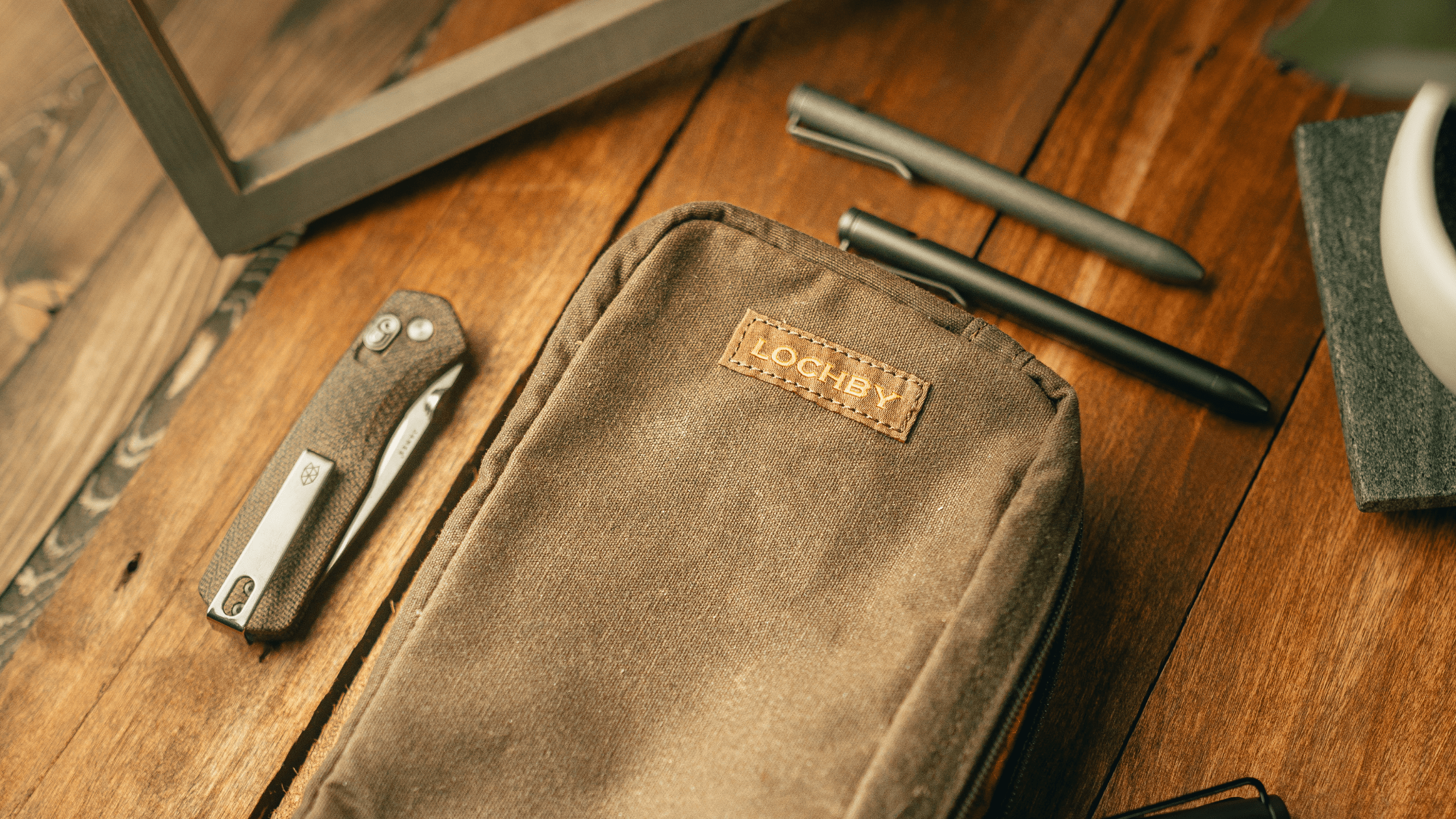 How Can This Pouch Turn Chaos into Control? – LOCHBY